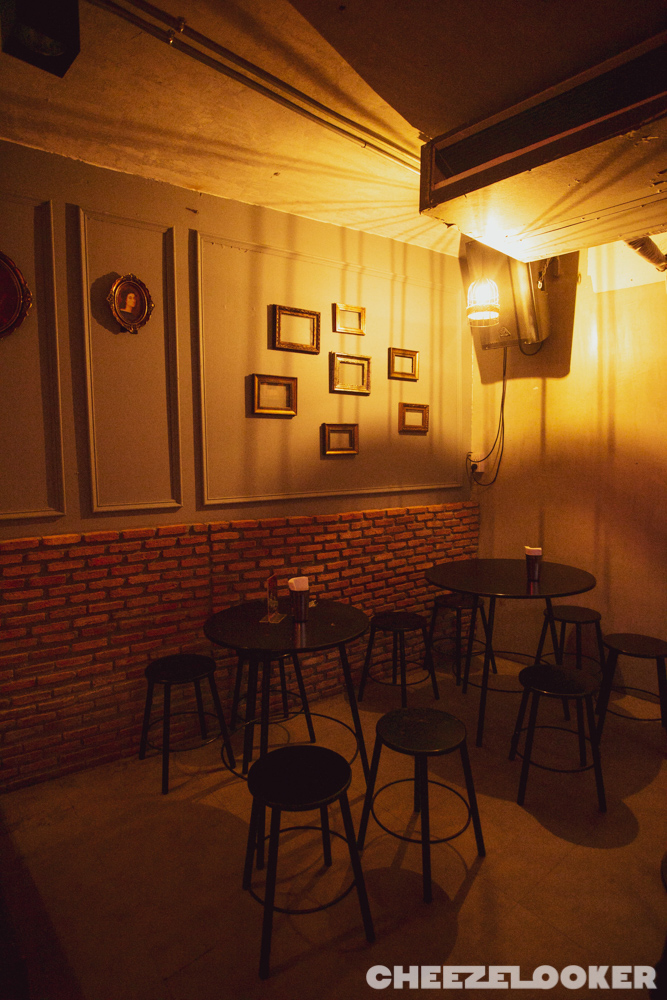 ชวนไปเช็คอิน "BLACKMOON" ROOFTOP BAR ย่านอารีย์ที่มีดวงจันทร์เป็นศูนย์กลาง!